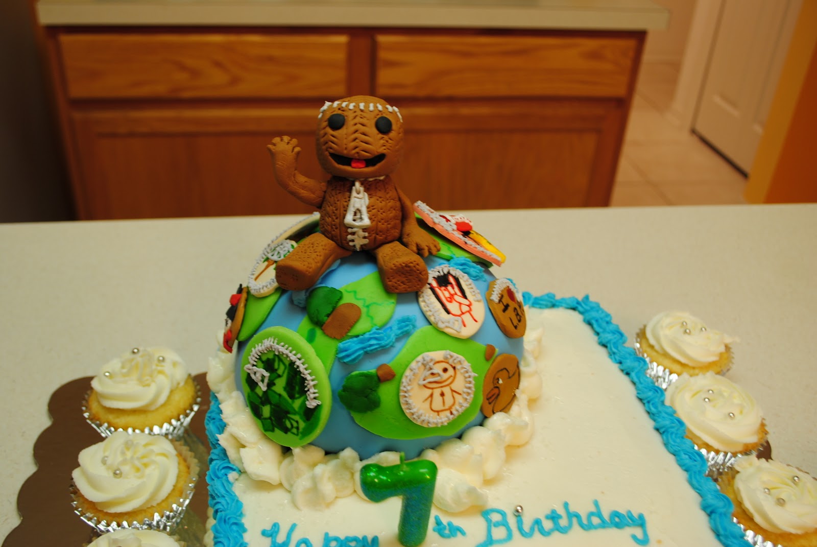 Rodas da Diversão – LBP cake | Ônibus com Videogames Festa infantil ...